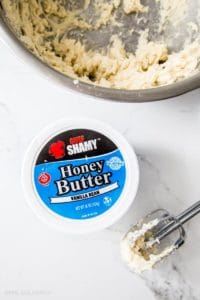 Easy Buttercream Frosting - April Golightly