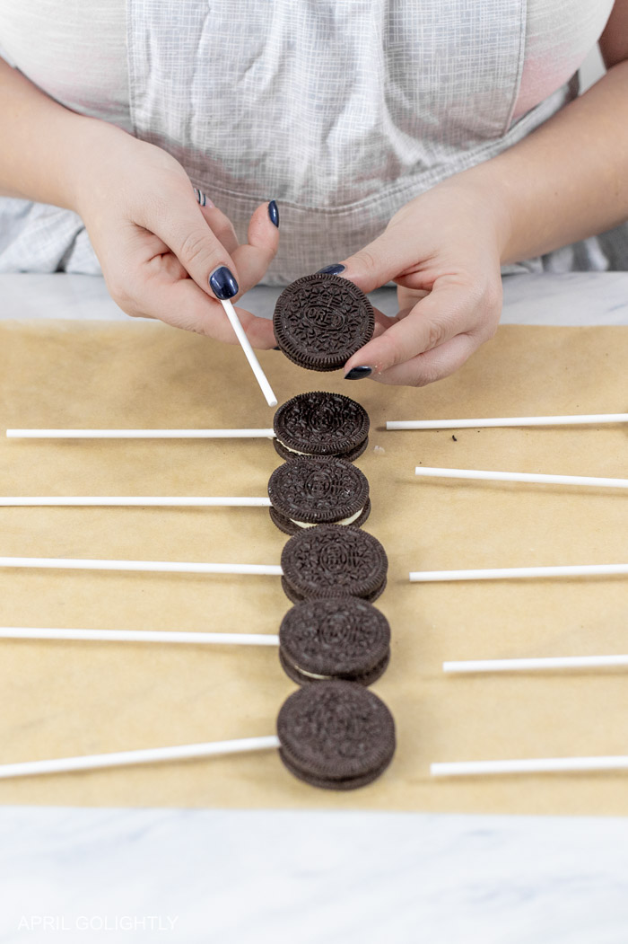 Easy Valentine's Day Oreo Pops - DIY Gift Ideas Included