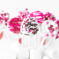 Easy Valentine's Day Oreo Pops - DIY Gift Ideas Included