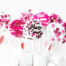 Easy Valentine's Day Oreo Pops - DIY Gift Ideas Included