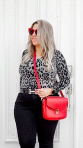 20 Red Bag Outfit Ideas: Put Your Best Face Forward