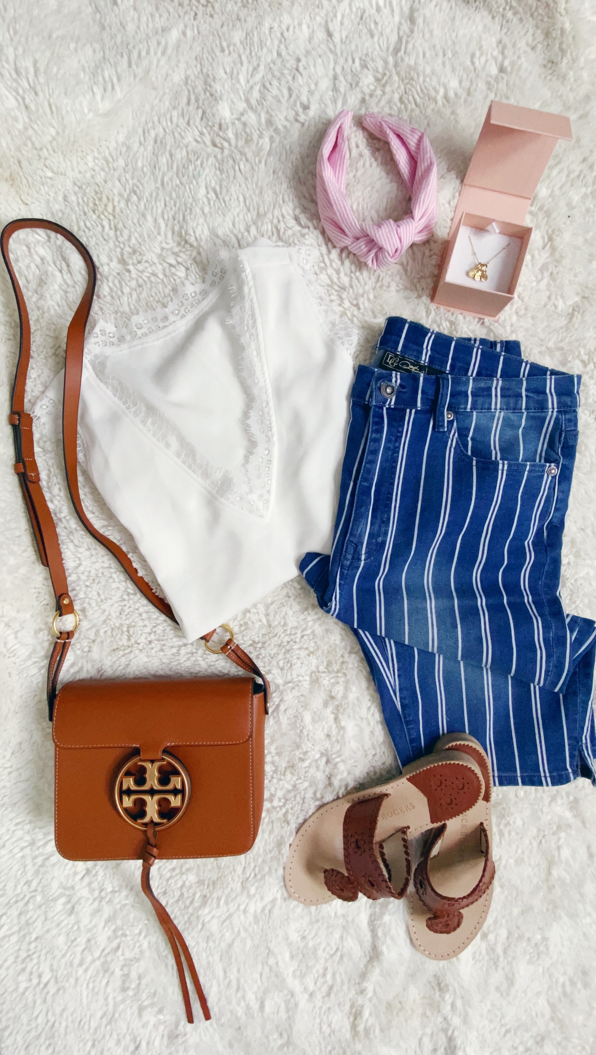 8+ CUTE Summer Preppy Outfits - April Golightly